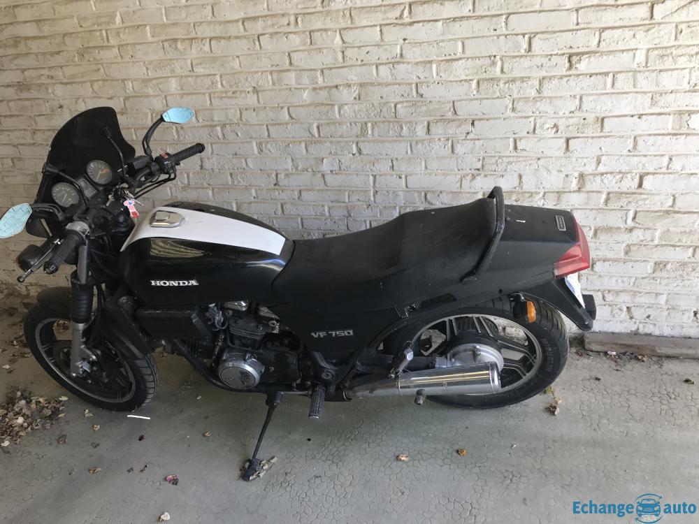 HONDA VF 750 cm3 à Cardan